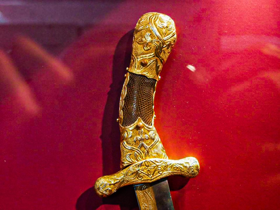 Fényes magyar középkor. Királyok és szentek. Az Árpádok kora - Helló Magyar