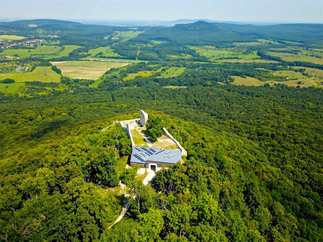 A Keszthelyi-hegység kis ékessége: Rezi vára - Helló Magyar