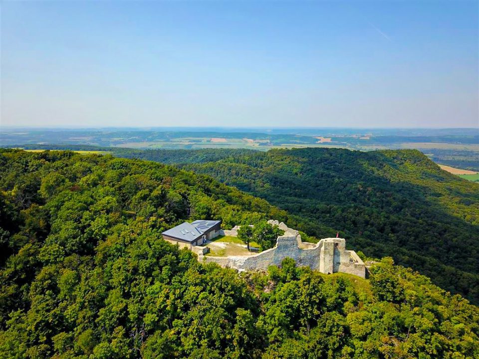 A Keszthelyi-hegység kis ékessége: Rezi vára - Helló Magyar