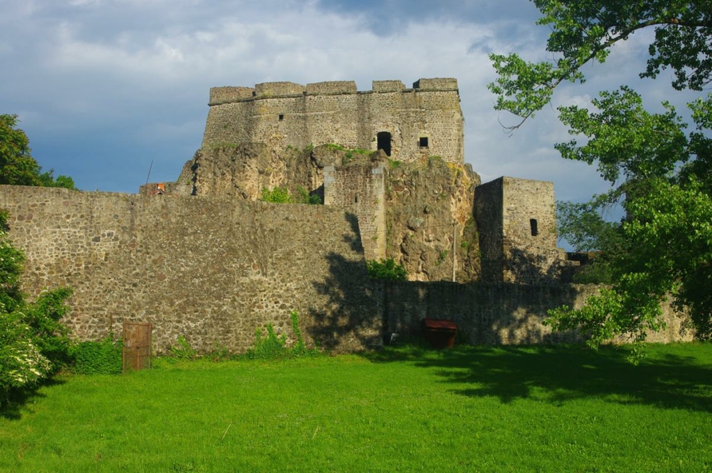 Hogy pusztultak el a magyar várak? Most felrobbantották őket az ...