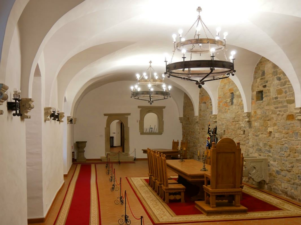 A történelmi Magyarország legvagányabb vizesárkos vára - Fogaras ...